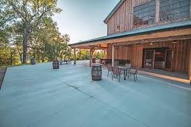 Aquila Barn - Moscow Mills - St. Louis Wedding Venues